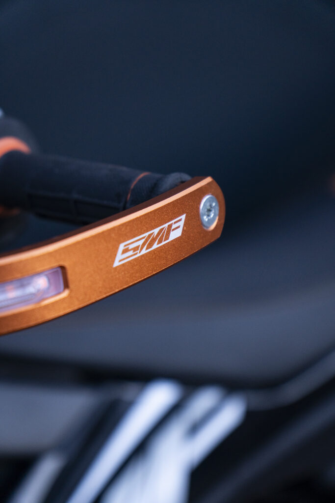 Supermoto handguards with integrated indicators - Supermofools